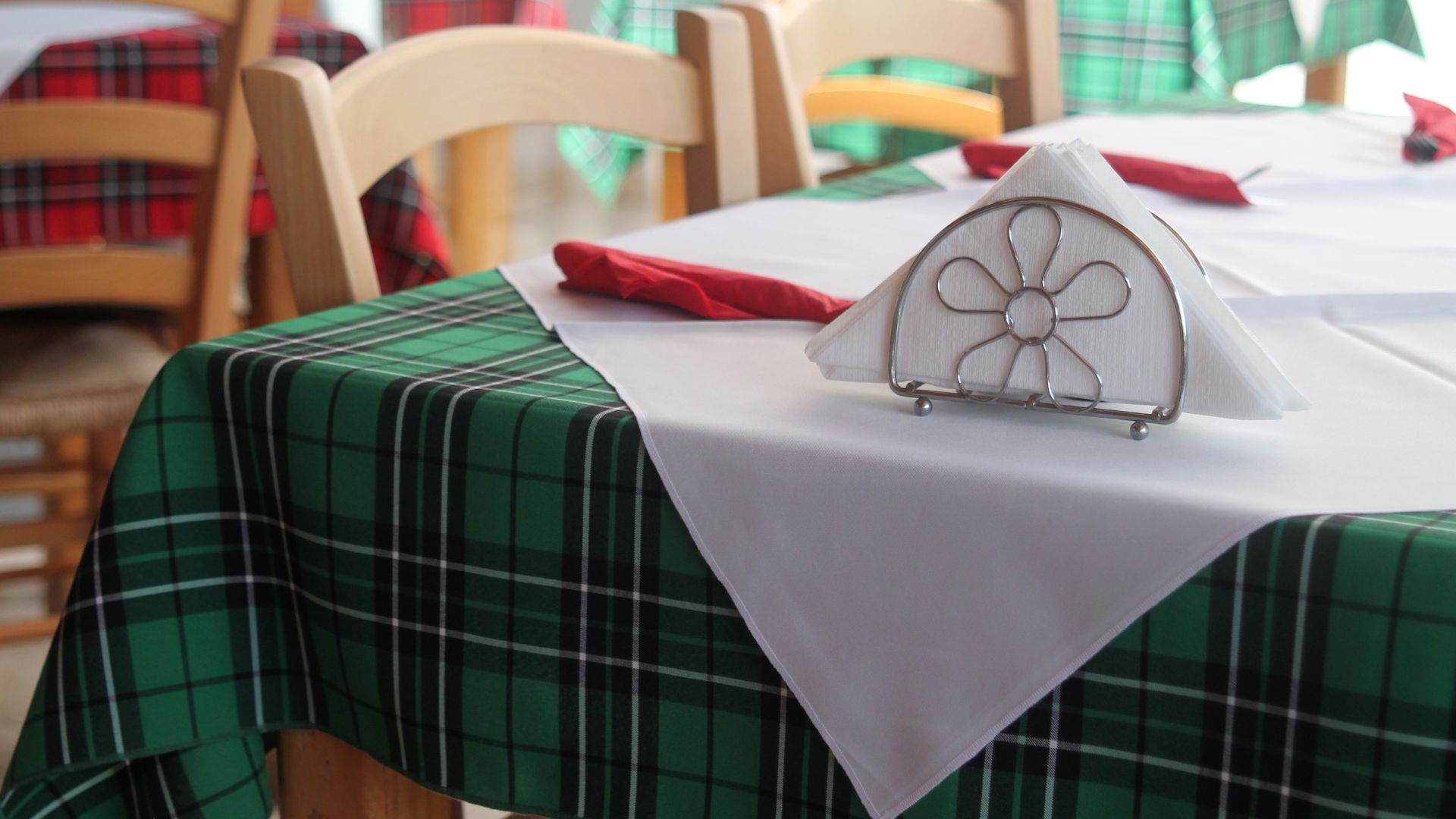 Improve Restaurant Acoustics With 5 Amazing Ways To Tune The Ambiance